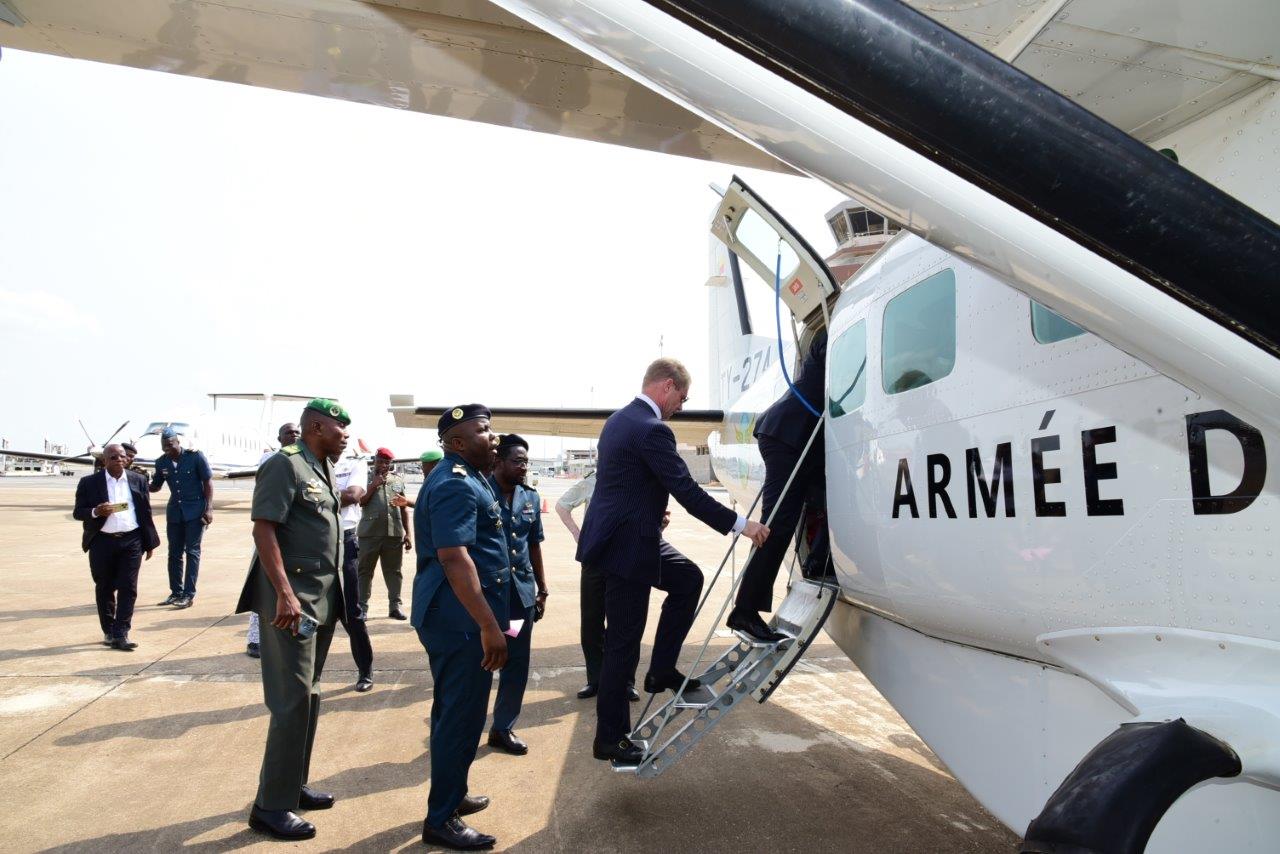 Coopération : l’Union européenne offre un avion à l’armée béninoise ...